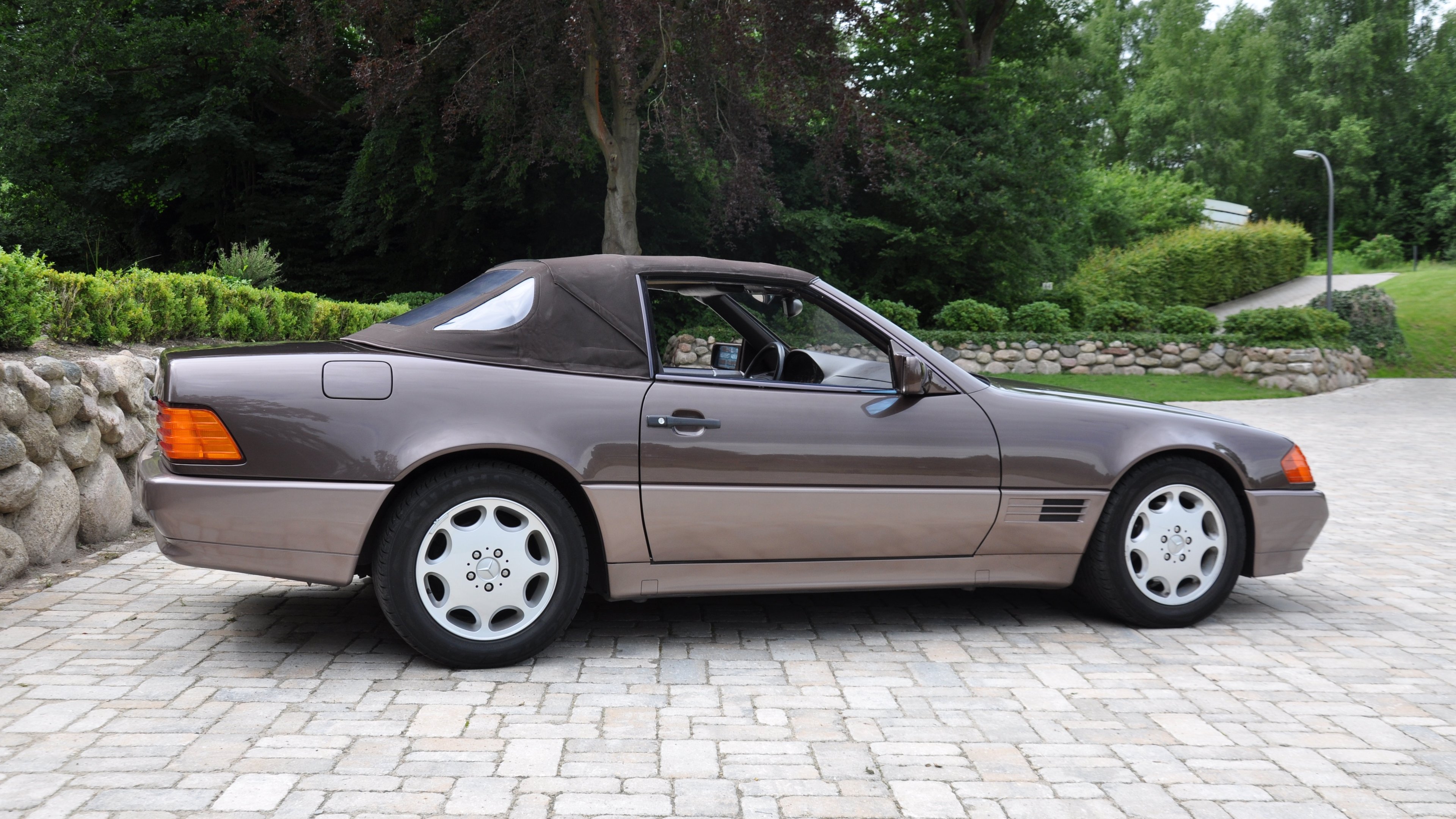 Mercedes R129 300SL | Carracho-Classics