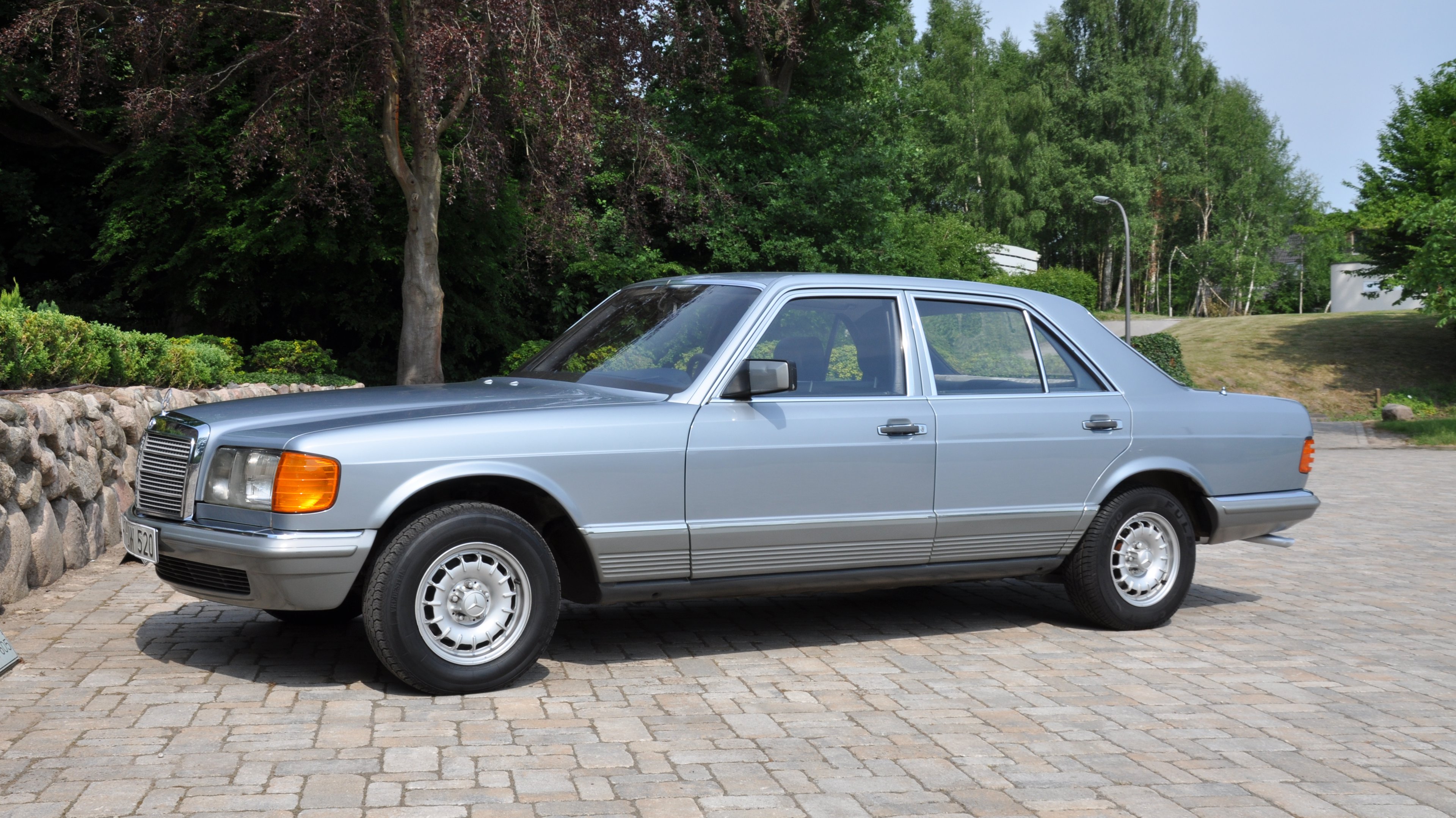 Mercedes W126 280SE | Carracho-Classics