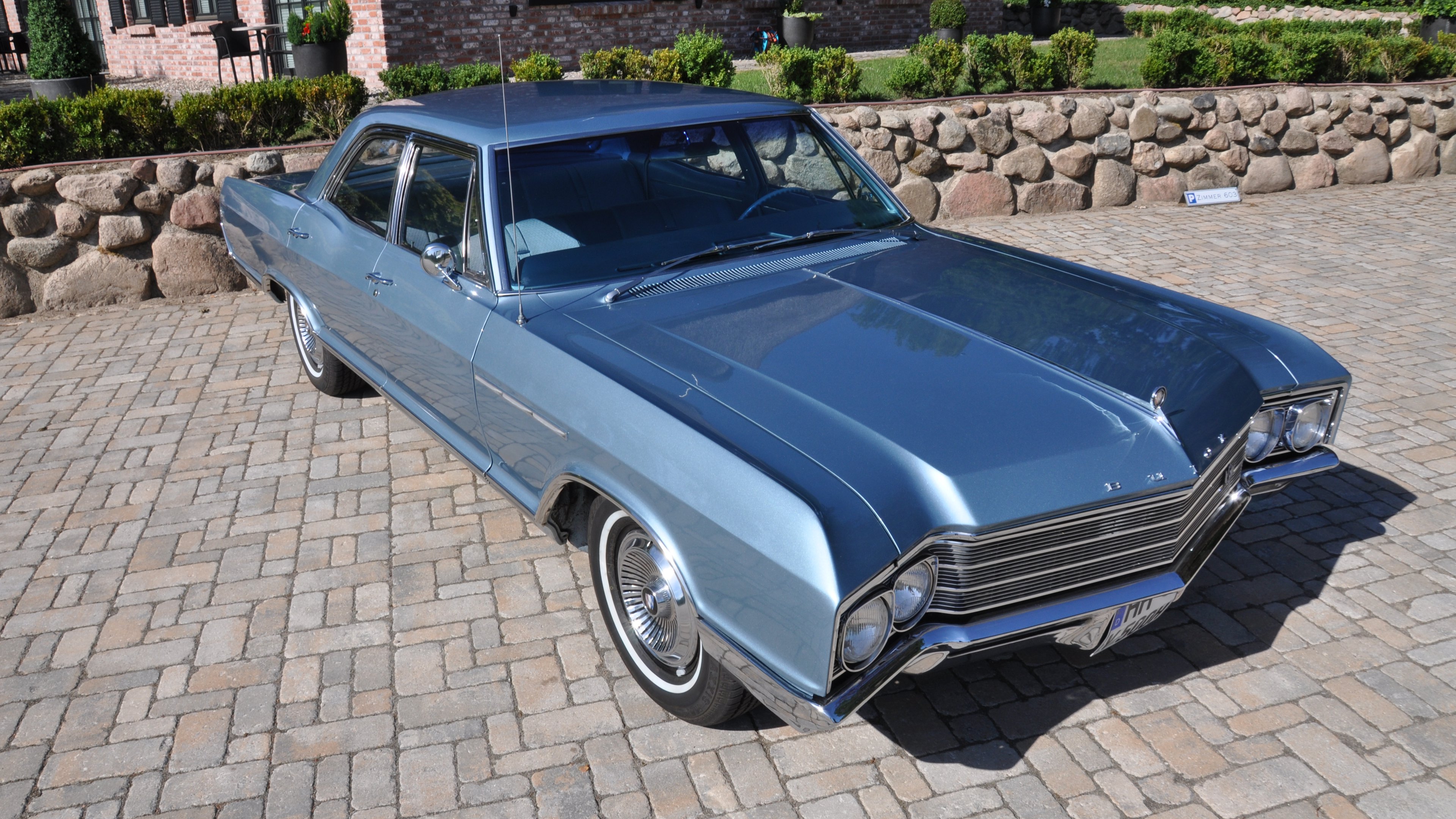 Buick LeSabre Custom | Carracho-Classics